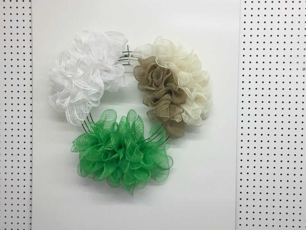 Exploring the Pull Through Wreath Method with Assorted Mesh — Trendy Tree